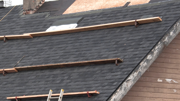 A Roofing Company In Cedar Rapids Provides Perfect Advice On Whether To